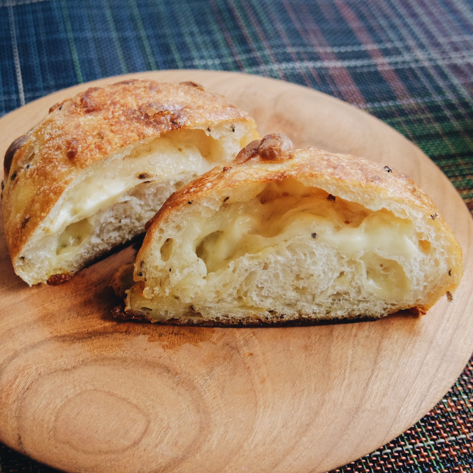 住宅街のベーカリーを訪ねて…〈& TAKANO PAIN〉と〈ahiru snack〉 | Hanako Web