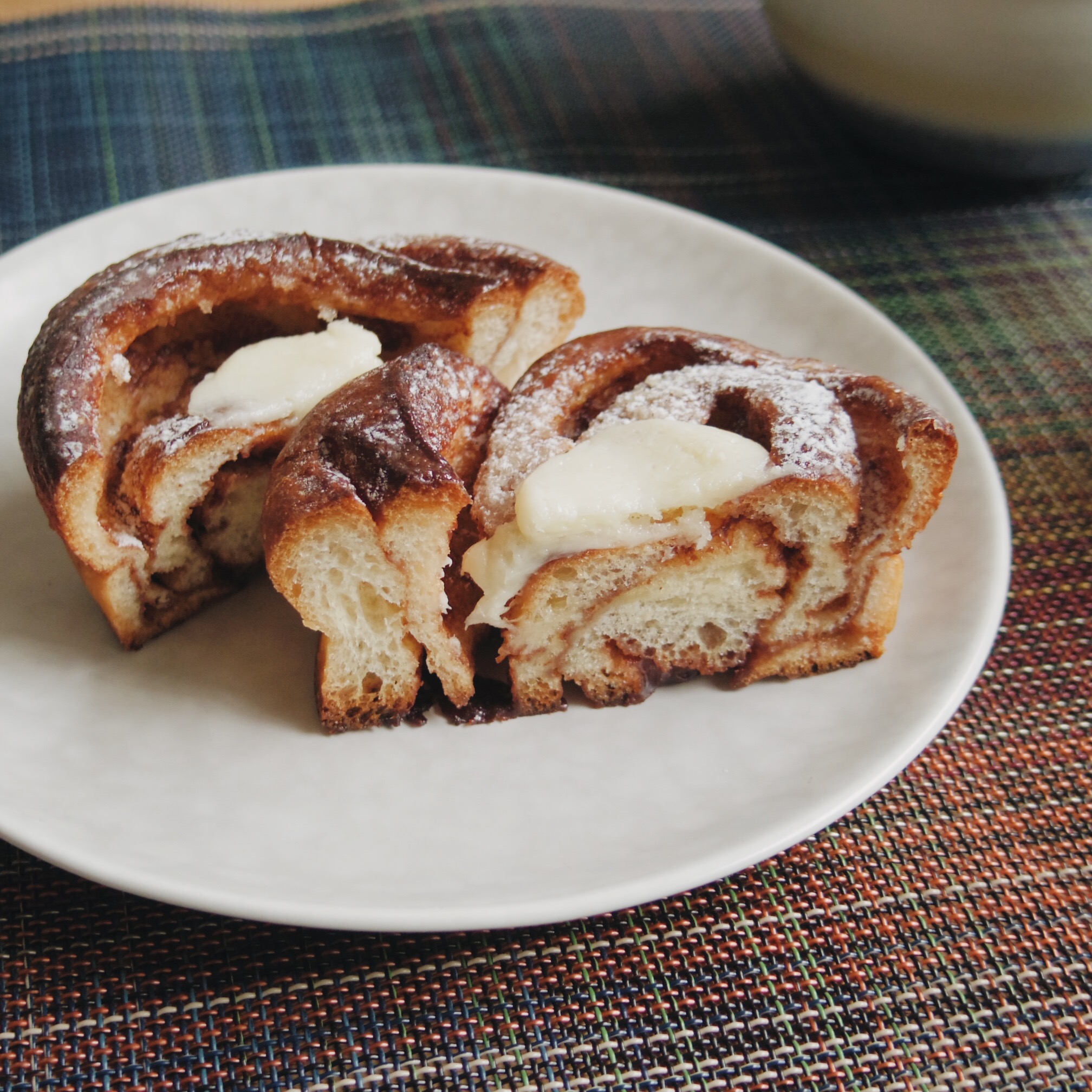 住宅街のベーカリーを訪ねて…〈& TAKANO PAIN〉と〈ahiru snack〉 | Hanako Web