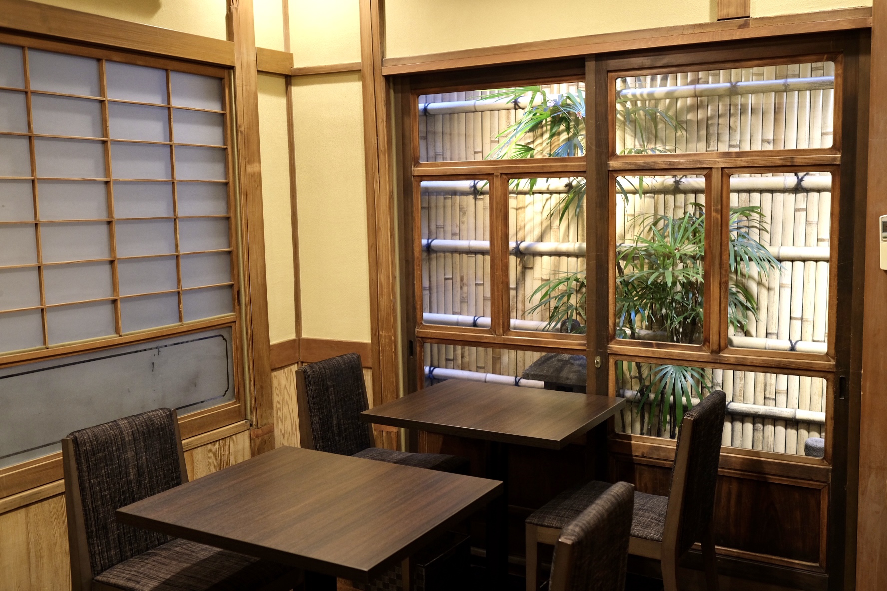 日本料理 〈くろぎ〉が手がける甘味割烹〈廚 菓子 くろぎ〉が湯島にオープン！ | Hanako Web