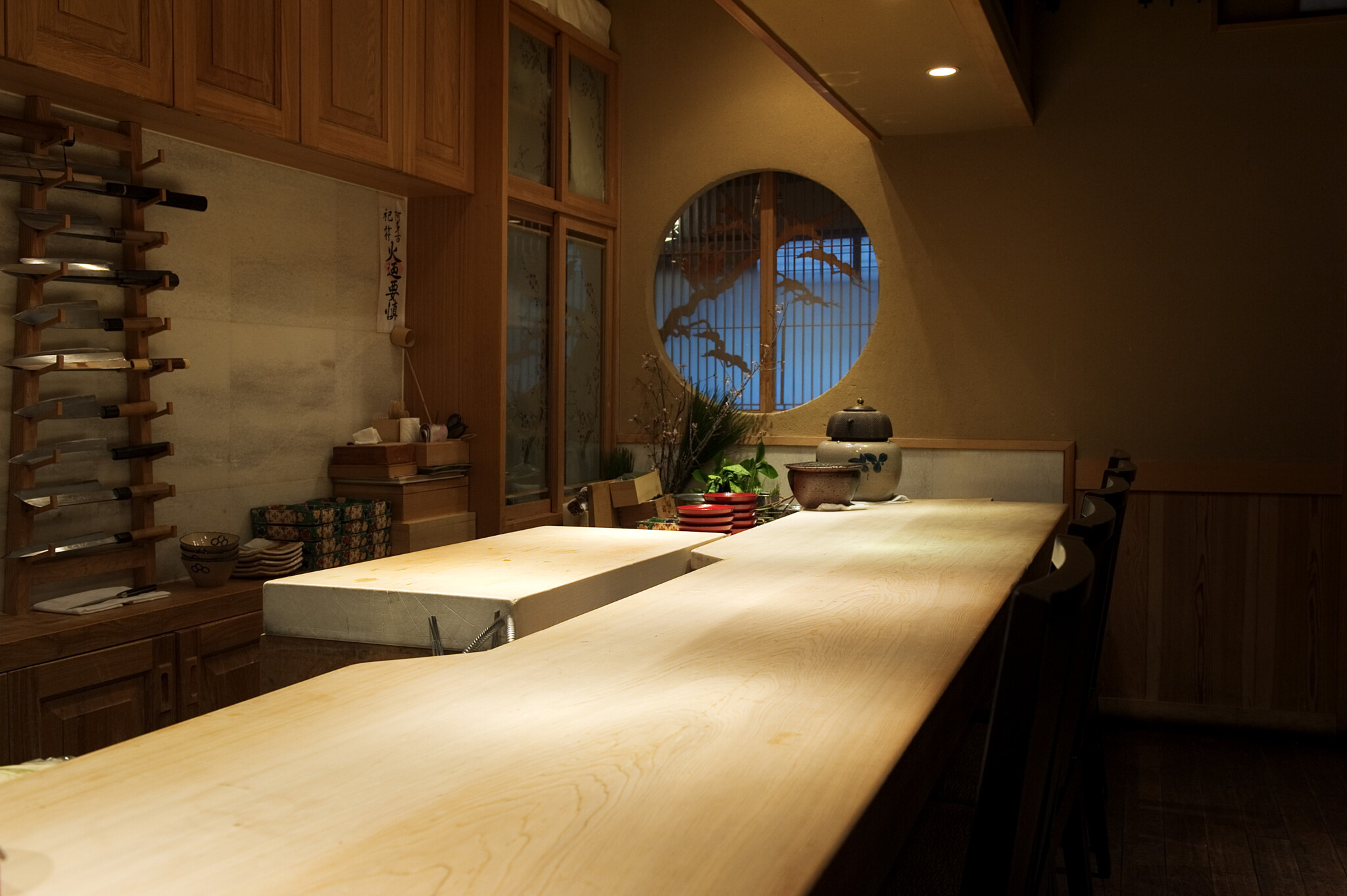 日本料理 〈くろぎ〉が手がける甘味割烹〈廚 菓子 くろぎ〉が湯島にオープン！ | Hanako Web