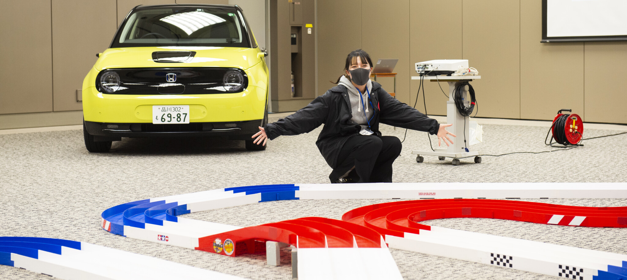 可愛いフォルムだけじゃない。Honda e のミニ四駆大会に参戦！ | Hanako Web