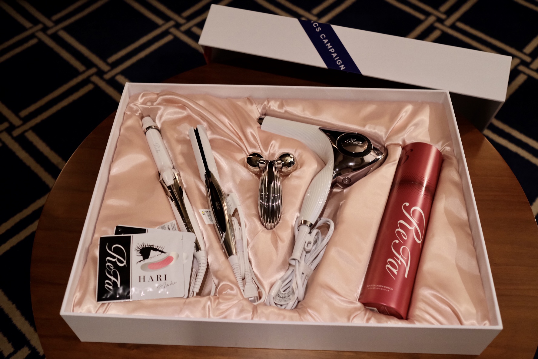 一流ホテルで〈ReFa（リファ）〉の美容機器が使い放題！『Relux』とコラボしたラグジュアリーステイを先取り体験。 | Hanako Web