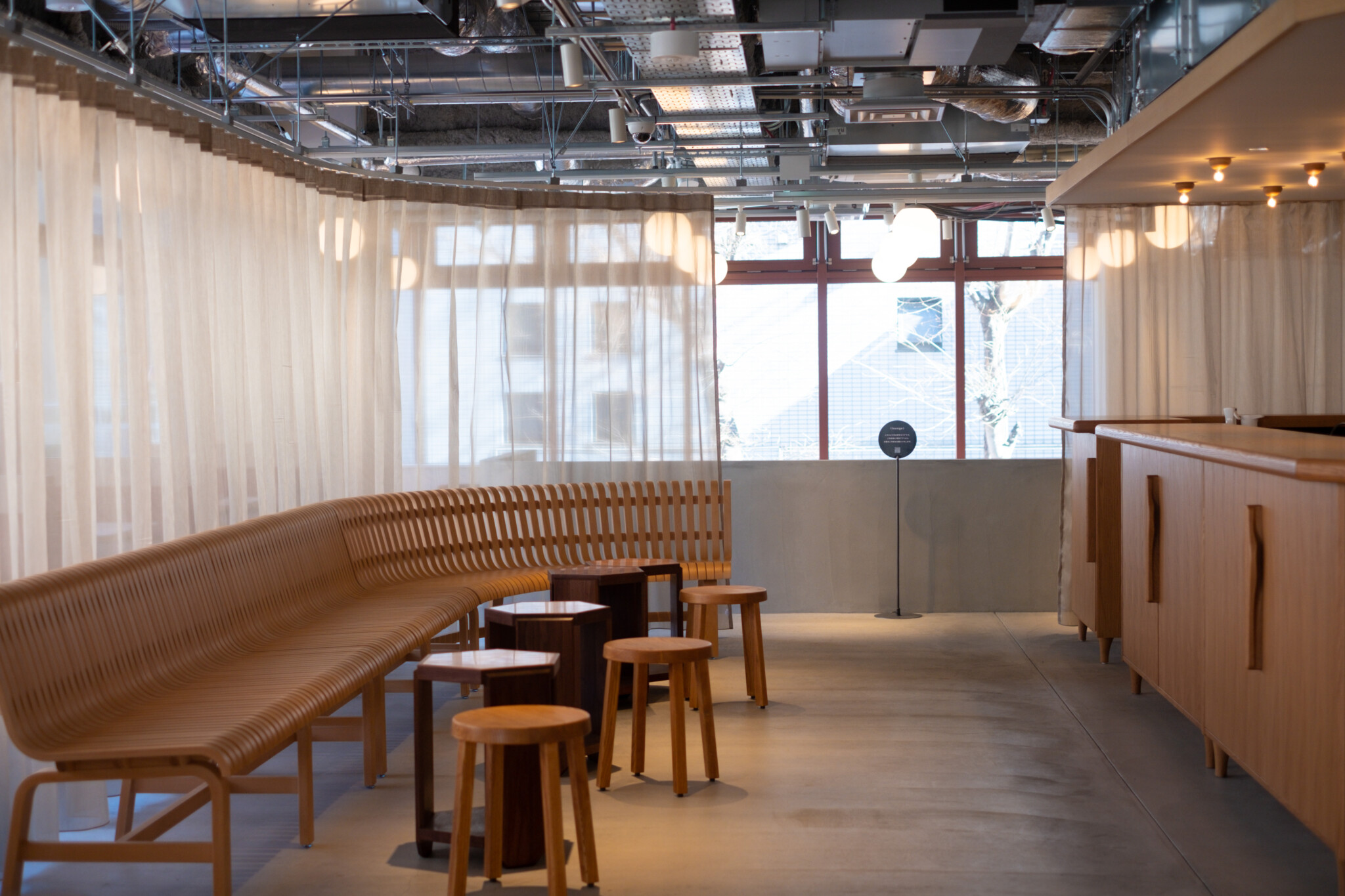 下北沢にまちのラウンジ〈（tefu）lounge〉が登場！ | Hanako Web