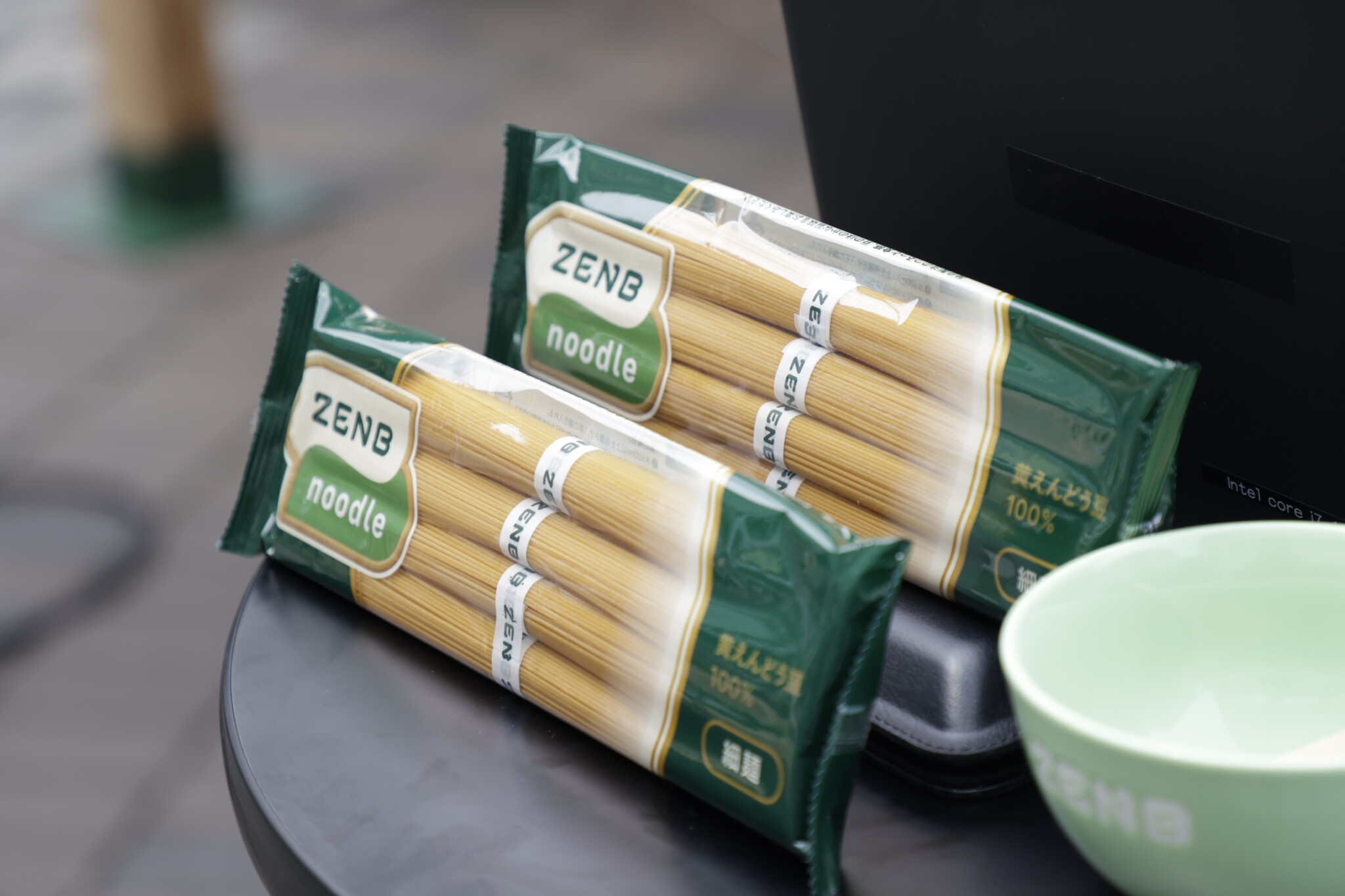 罪悪感なく満足感もヘルシーも “ゼンブ” 叶える。〈ZENB (ゼンブ) 〉の『罪なき屋台』が、有楽町駅前広場に期間限定で登場。8月26日 (金) 〜31日 (水) まで。 | Hanako Web