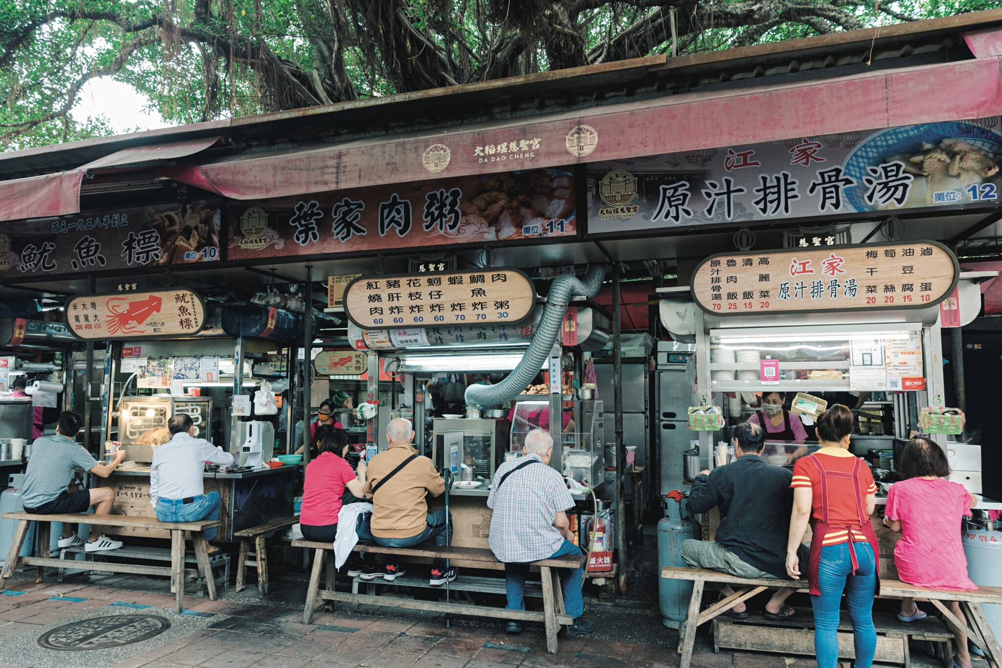 お寺で評判の地元ごはんを。〈慈聖宮〉／秘密の台湾 REPORT no.21 | Hanako Web