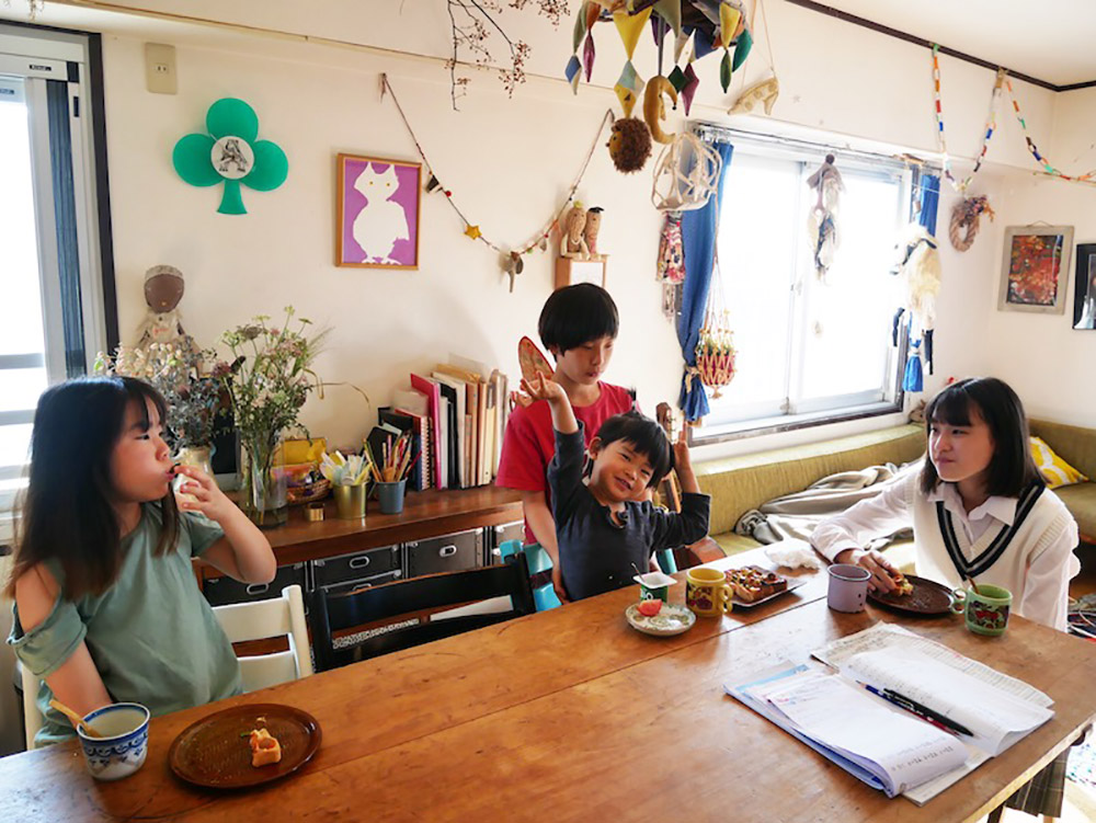 子ども4人と引きこもりgw、周りのやさしさに助けられてばかりでした|モデル Asacoの4回目の育児 Fourth Time Around