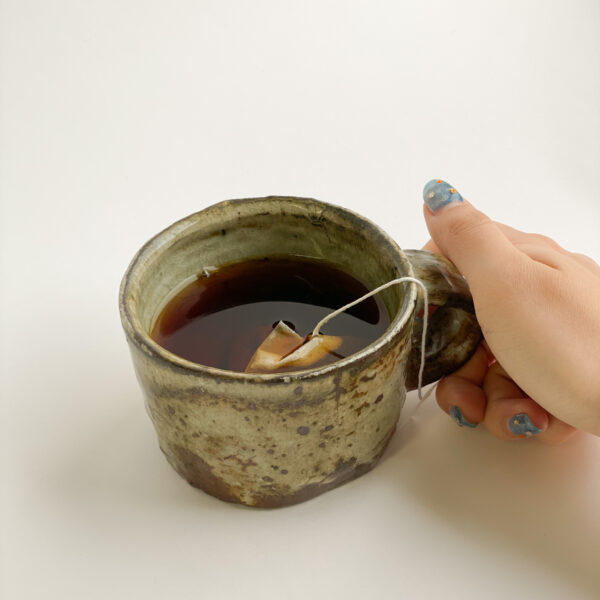 Hanako’s Tea Time Club #2 / 一人の東京、始まりを思い出すマグカップ | Hanako Web