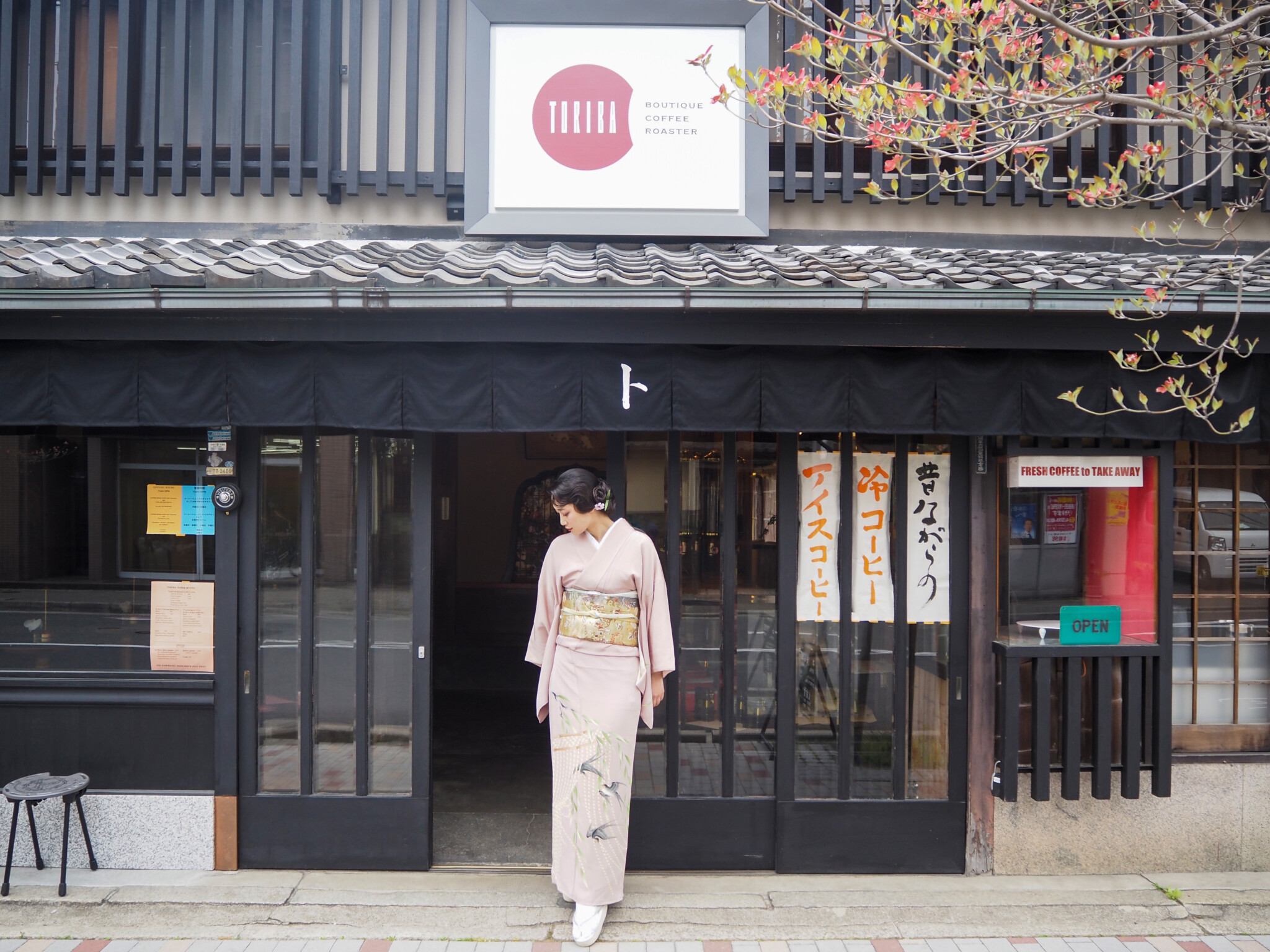 和と洋を感じられる、新しいカタチのカフェ〈TORIBA COFFEE KYOTO〉｜モデル・本山順子 | Hanako Web