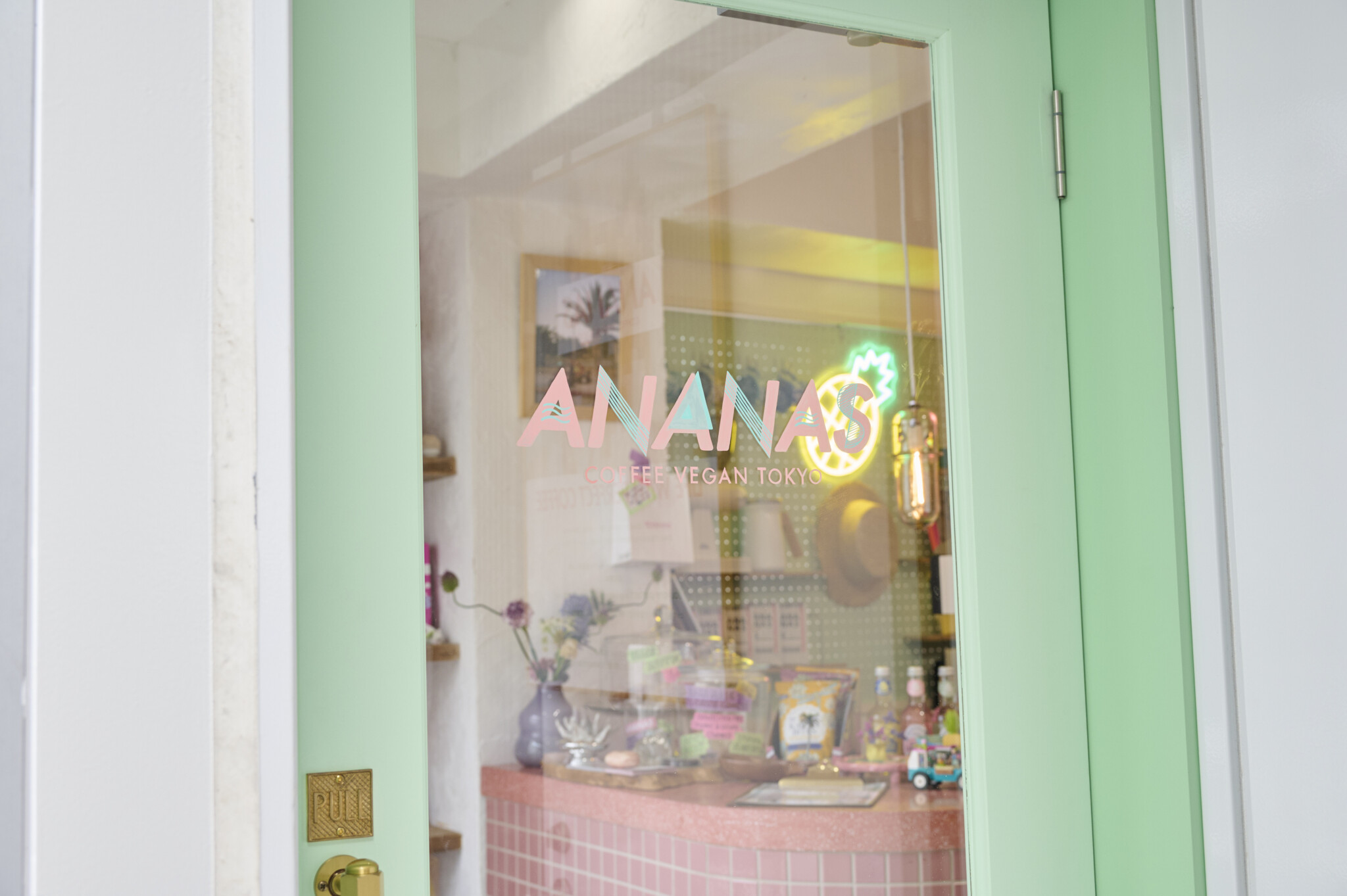 誰もがありのままで受け入れられる世界を目指す。小さなヴィーガンカフェ〈ANANAS COFFEE TOKYO〉 | Hanako Web
