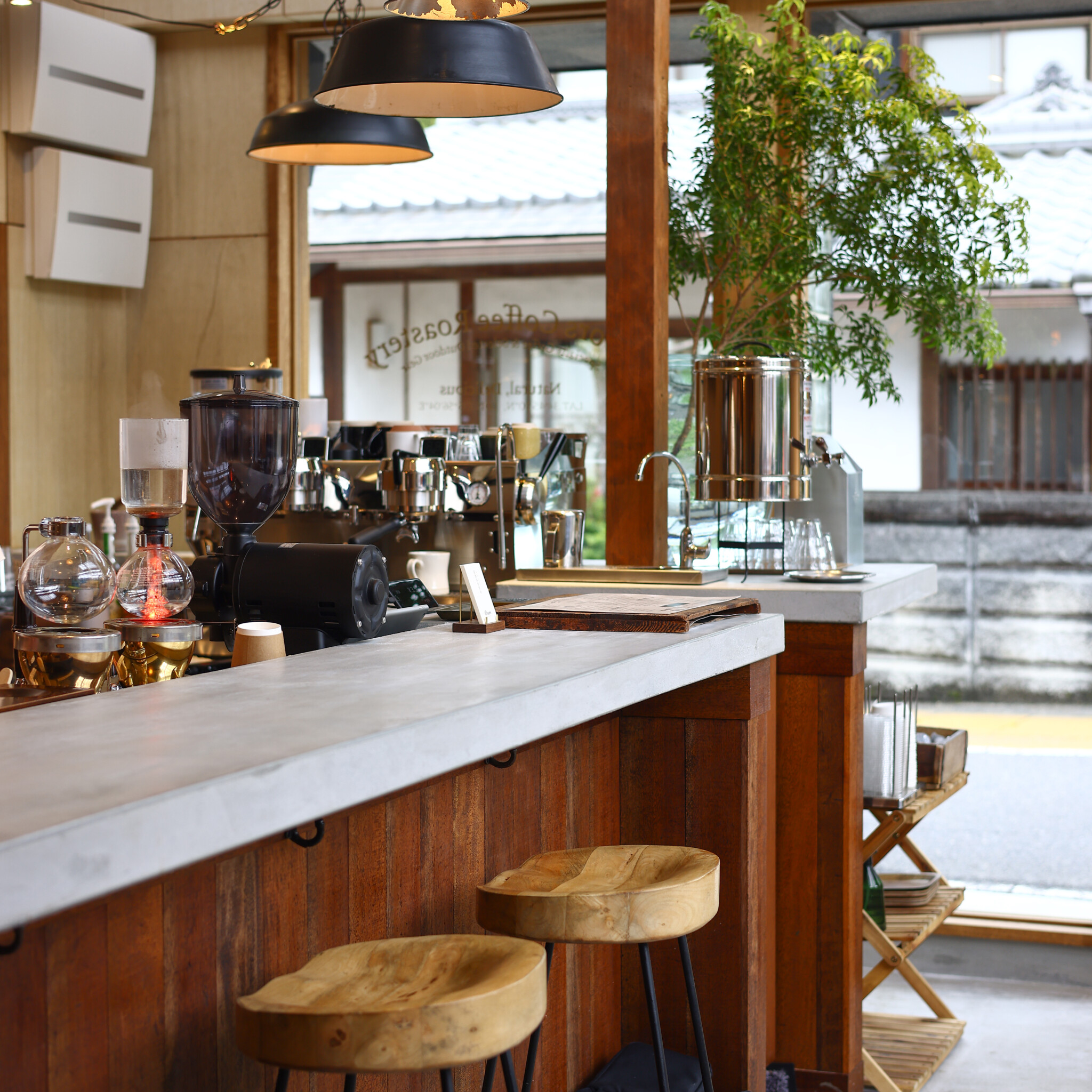 心が解きほぐされる一杯。〈DOORS COFFEE ROASTERY〉／インスタグラマーきょんさん ～カフェノハナシ in KYOTO〜 | Hanako Web