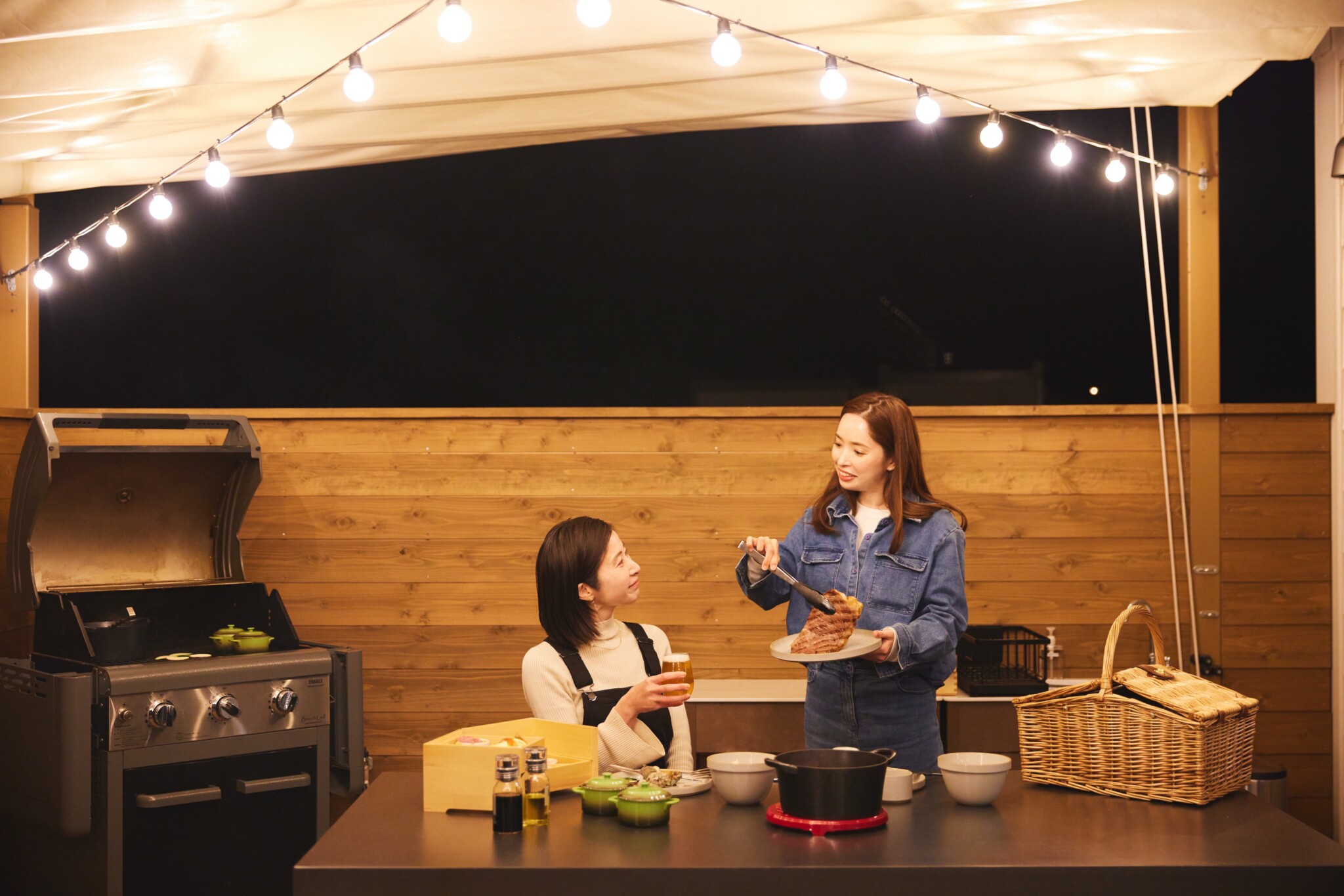 富士山や駿河湾の絶景が望める〈THE GLAMPING 箱根十国峠〉がオープン！／ハナコラボJOURNAL | Hanako Web