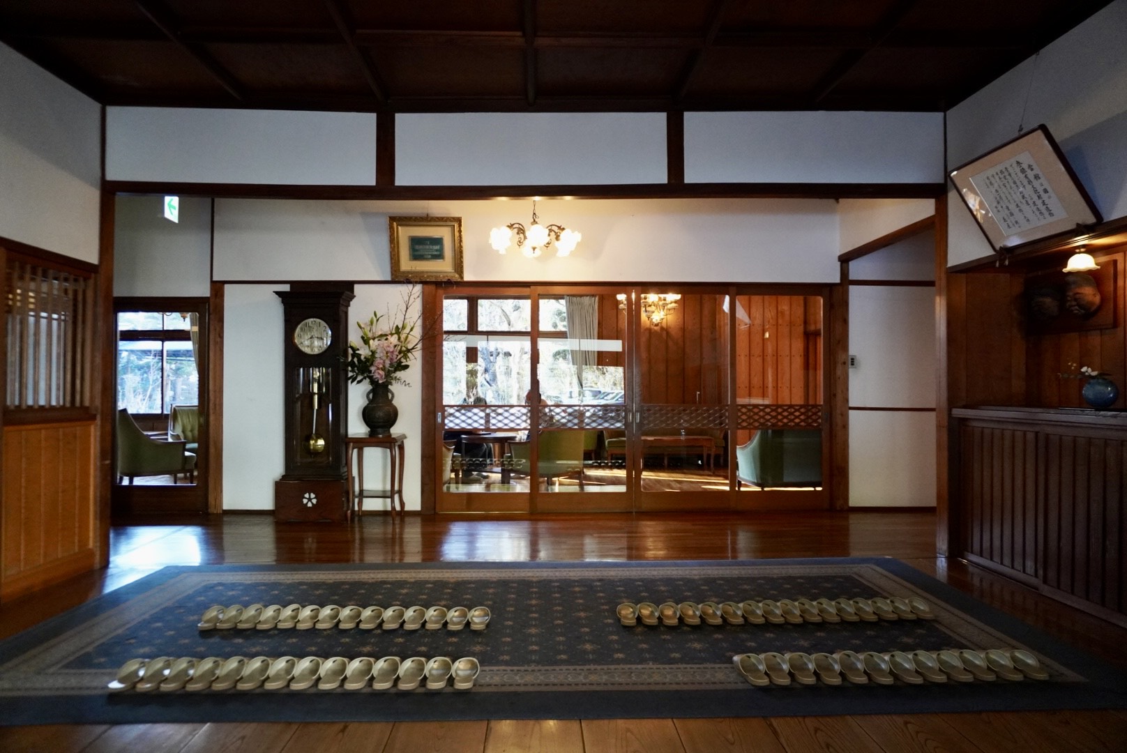 大正ロマンを感じる旅館にときめいて。〈旅館 花屋〉｜まろが行く、ひとりホテルのすゝめVol.14 | Hanako Web