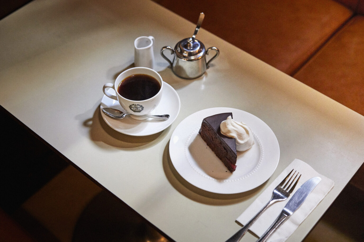 【2026年最新】銀座のカフェ・喫茶店15選！打ち合わせ、おひとり様、雰囲気重視別 | Hanako Web