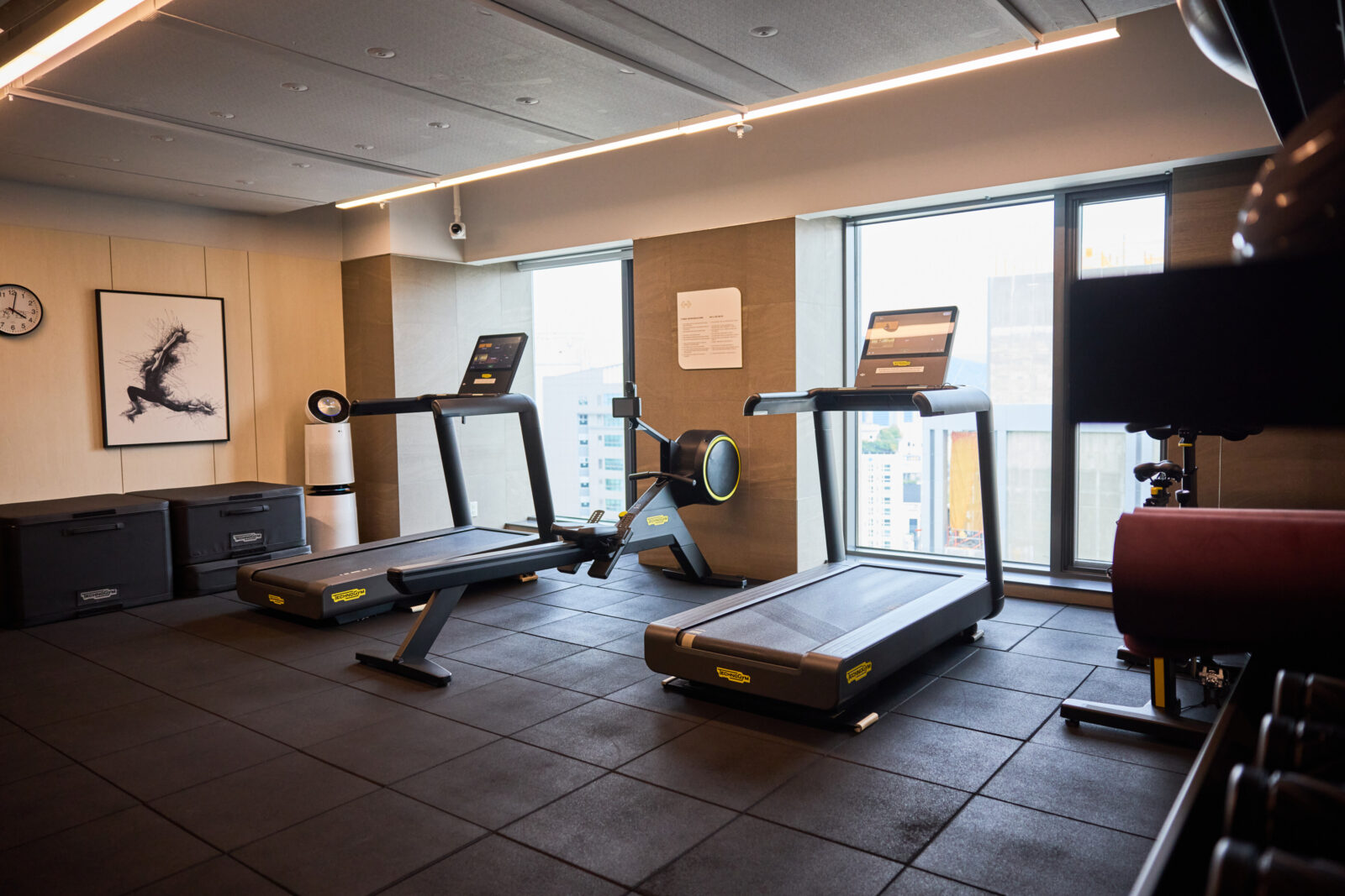 韓国アイドルメイク体験に、乙女心くすぐる「dasique」カフェ。「ヒルトン・オナーズ アメリカン・エキスプレス®・カード」で叶える、新ソウル旅。 | Hanako Web